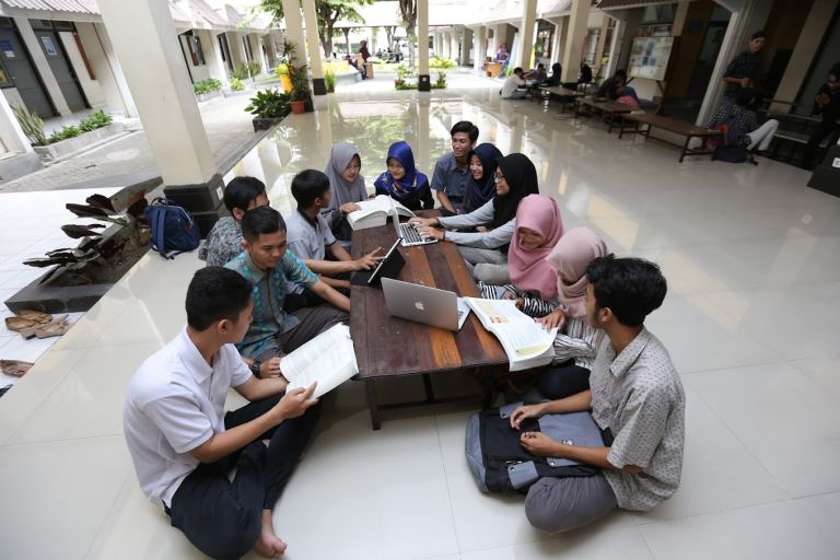 Maukuliah | Universitas Teknologi Digital Indonesia